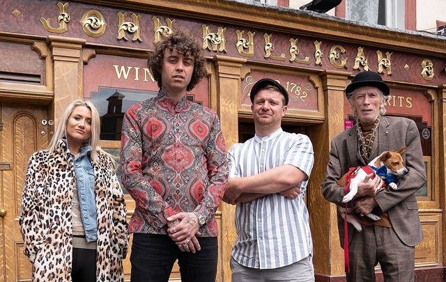 Irish Pickers follows Irish treasure hunters and their amazing finds