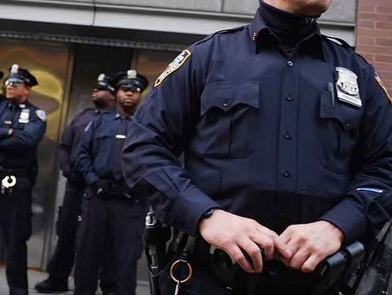 US police officers the choice is a job or vaccine