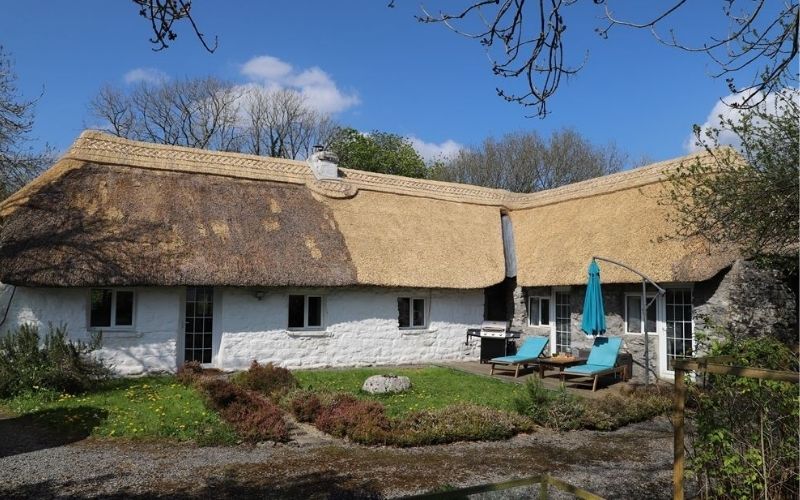 Thatched Galway cottage looks like a set from The Quiet Man
