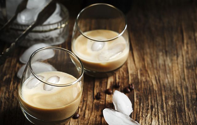 Baileys Irish Cream and Irish whiskey cocktail recipe