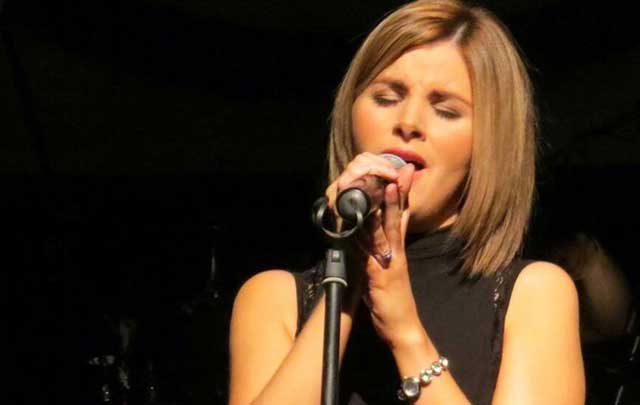 Irish star Donna Taggart tops world easy listening sing charts (VIDEOS ...