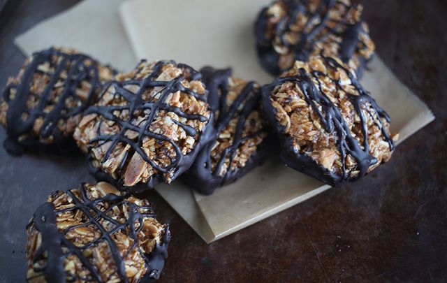 Roz Purcell’s coconut almond crunch biscuit recipe