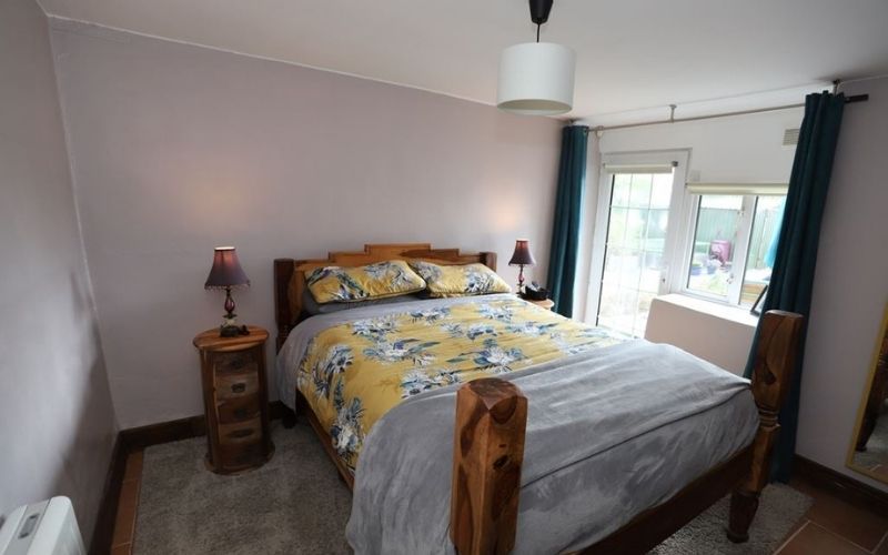 Thatched Galway cottage looks like a set from The Quiet Man