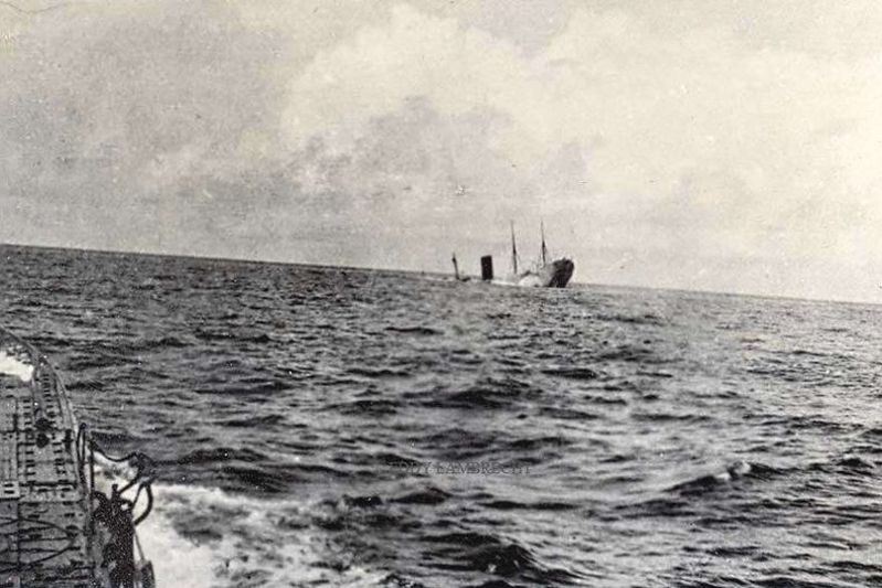 Carpathia arrives in New York with Titanic survivors
